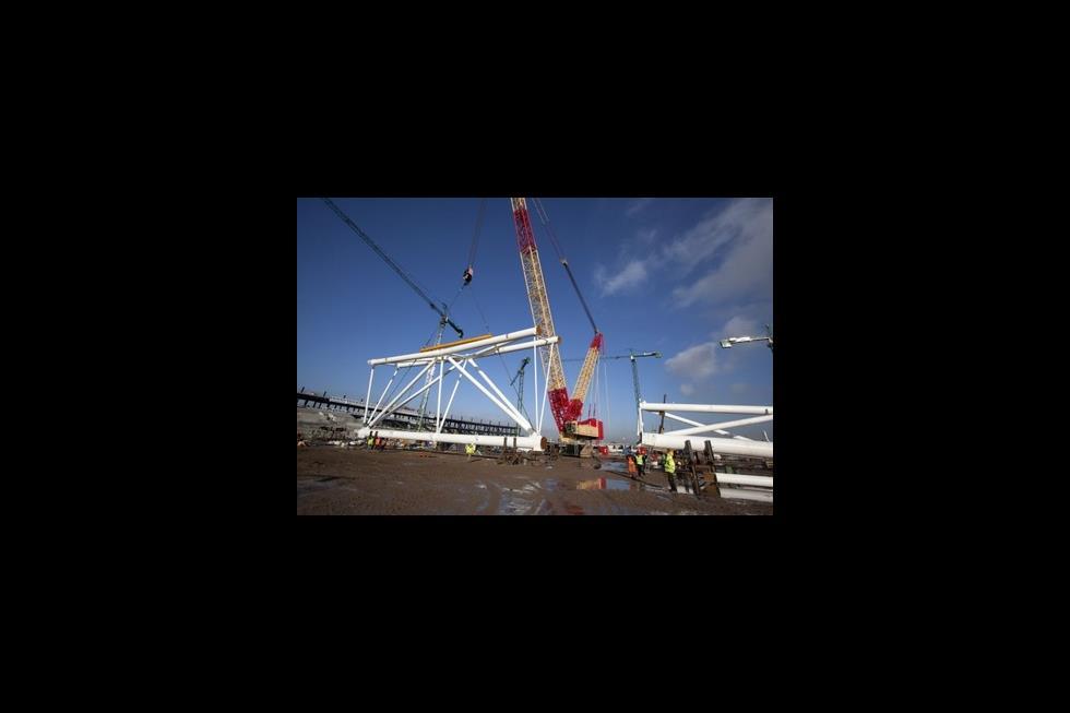 Video: First roof truss lifted onto 2012 Olympic stadium | News | Building